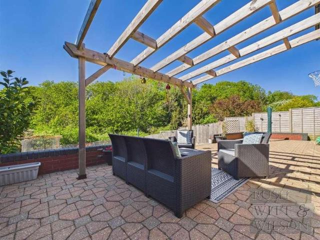 4 bed house for sale