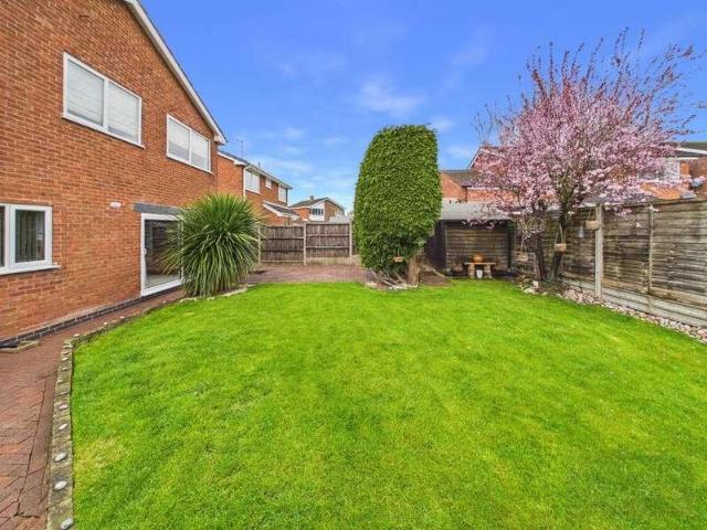 4 bed house for sale