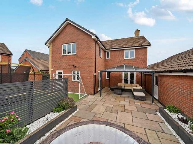 4 bed house for sale