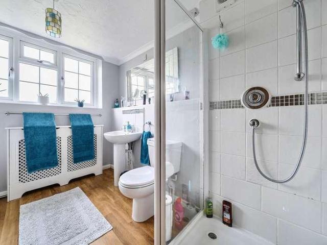 4 bed house for sale