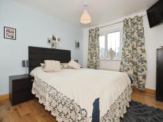4 bed house for sale