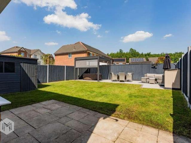 4 bed house for sale