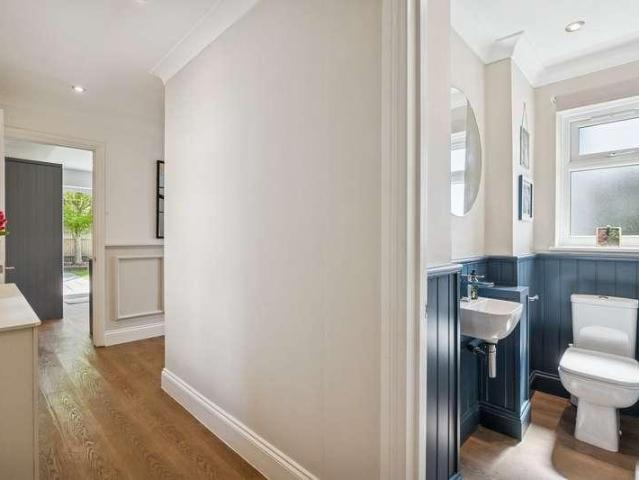 4 bed house for sale
