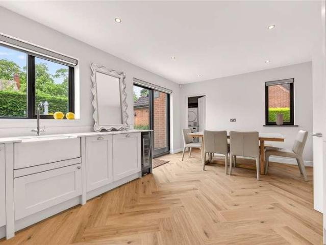 4 bed house for sale