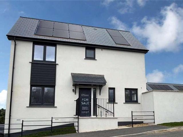 4 bed house for sale