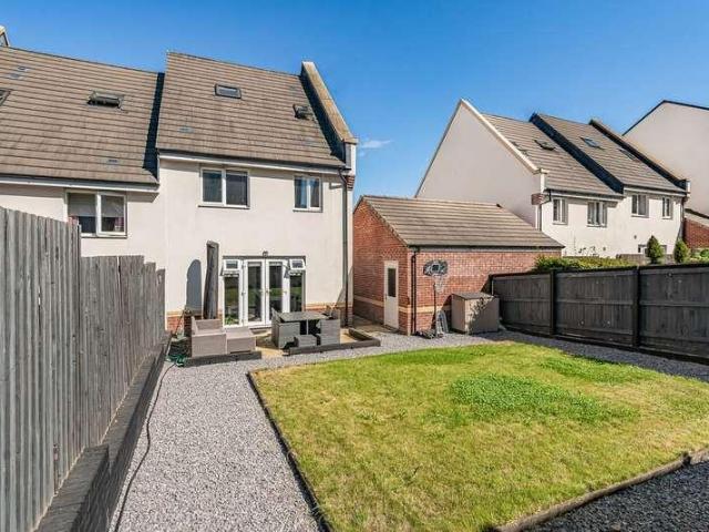 4 bed house for sale