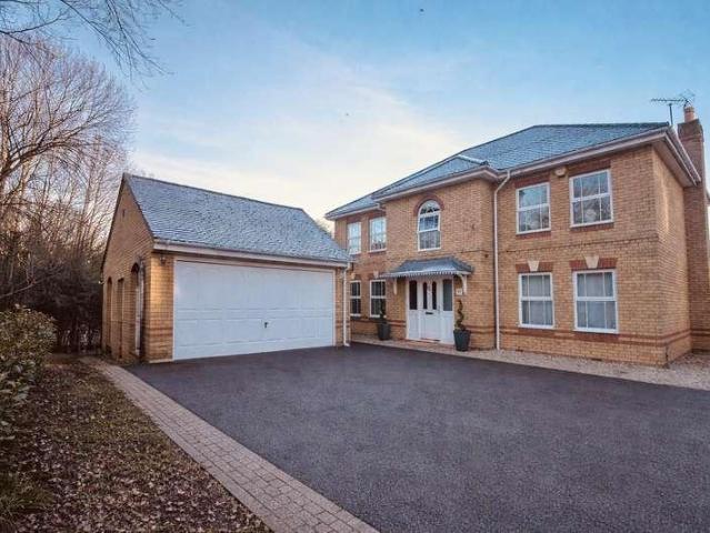 4 bed house for sale