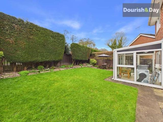 4 bed house for sale
