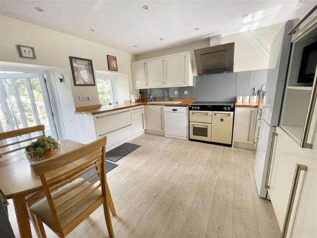 4 bed house for sale