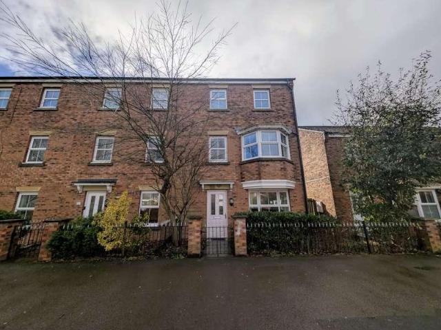 4 bed house for sale