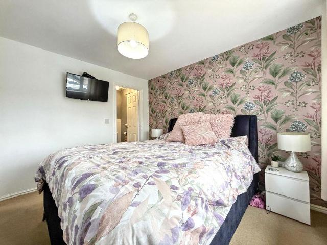 4 bed house for sale