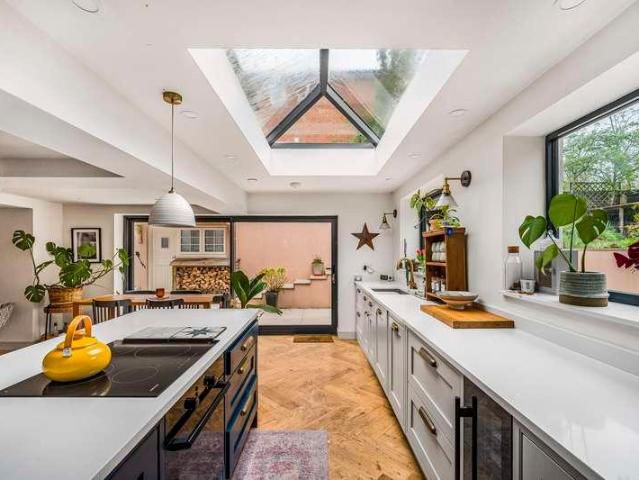 4 bed house for sale