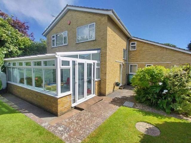4 bed house for sale