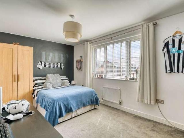 4 bed house for sale