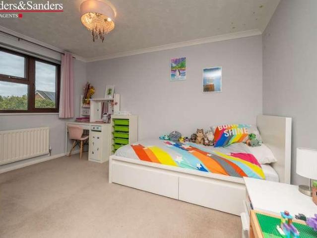 4 bed house for sale