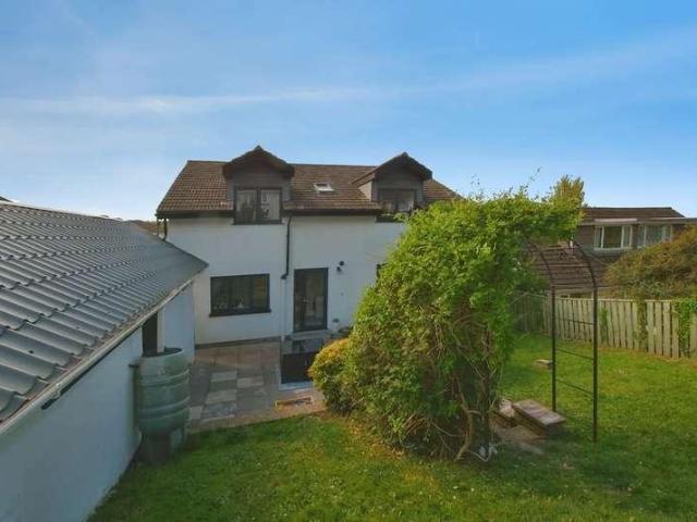 4 bed house for sale