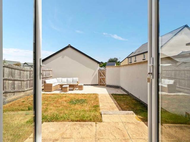 4 bed house for sale