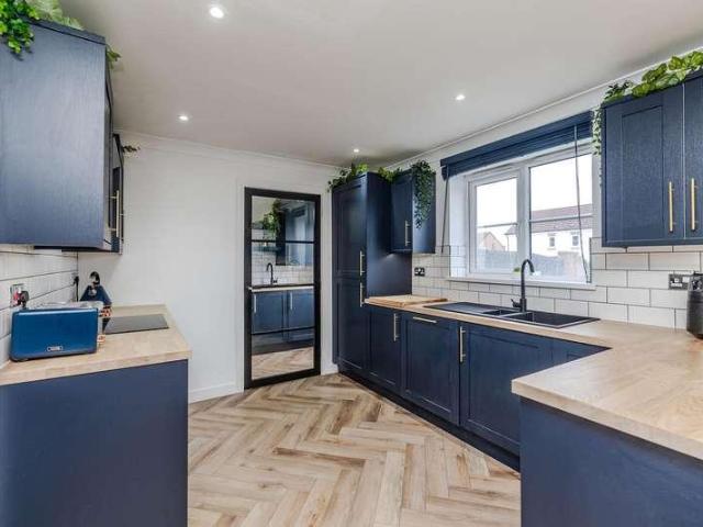 4 bed house for sale