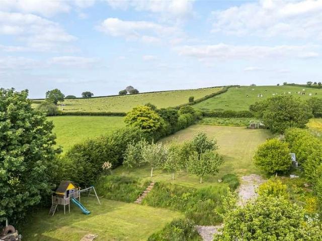 4 bed house for sale