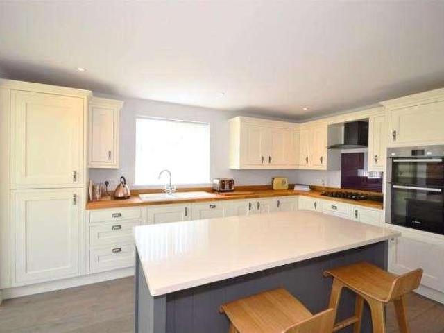 4 bed house for sale