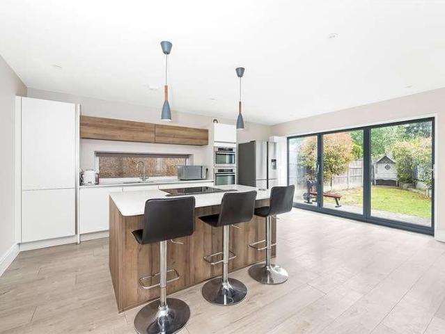 4 bed house for sale