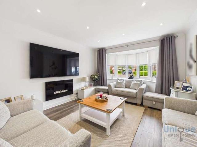 4 bed house for sale