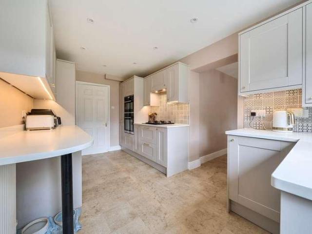 4 bed house for sale