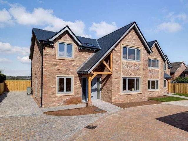 4 bed house for sale