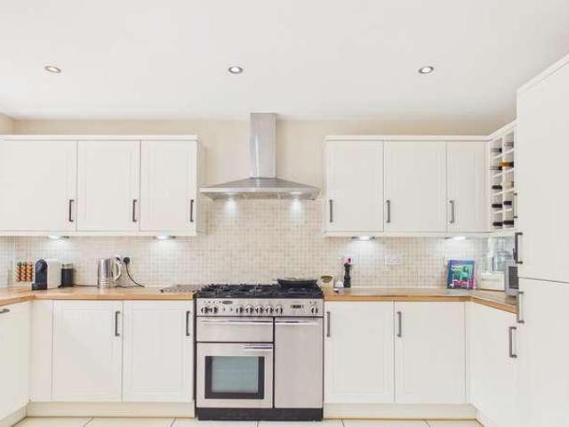 4 bed house for sale