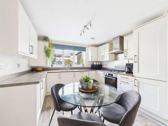4 bed house for sale