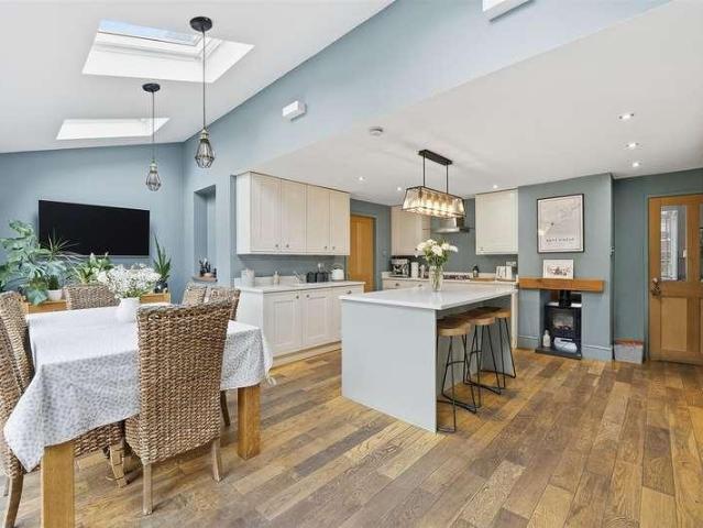 4 bed house for sale