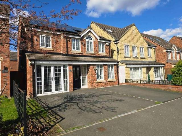 4 bed house for sale