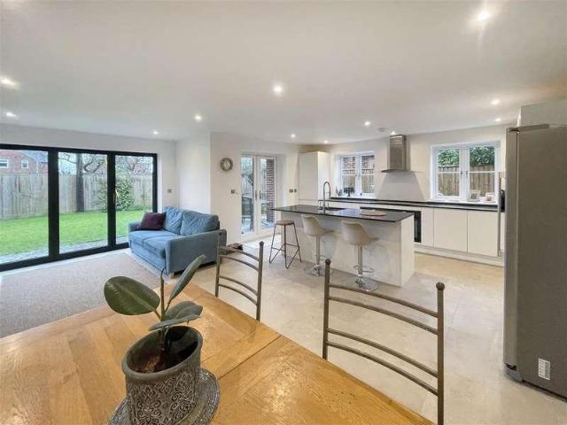 4 bed house for sale
