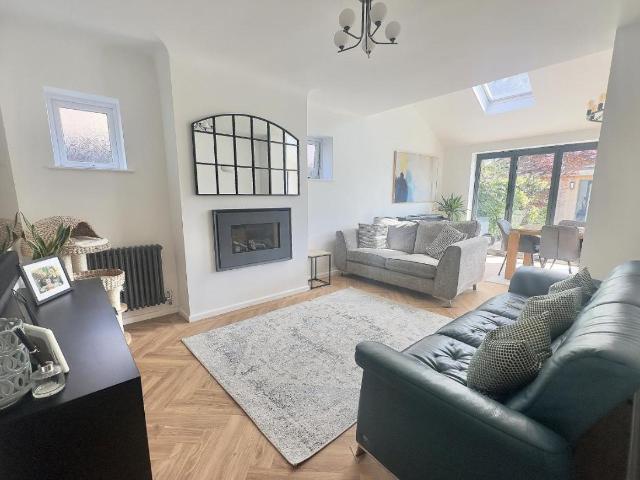 4 bed house for sale