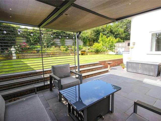4 bed house for sale