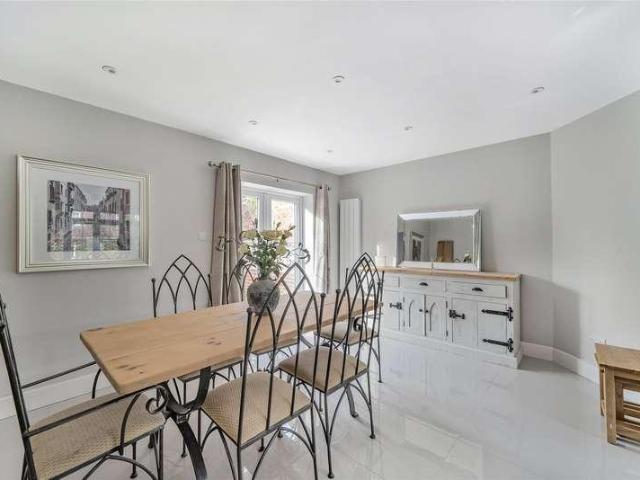 4 bed house for sale