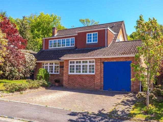 4 bed house for sale
