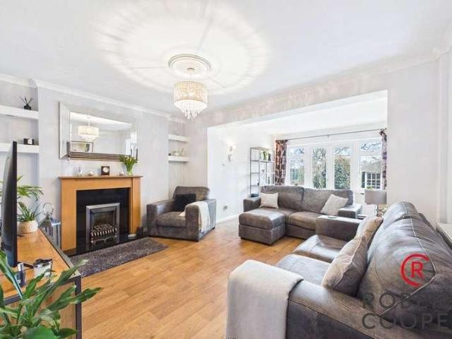 4 bed house for sale