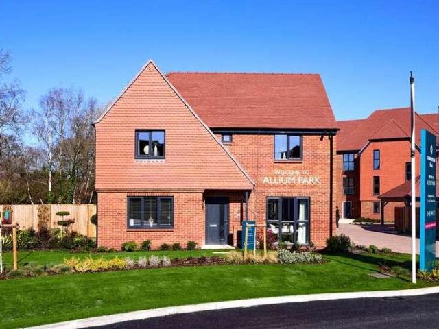 4 bed house for sale