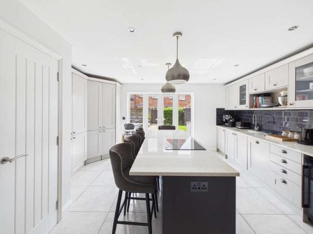 4 bed house for sale