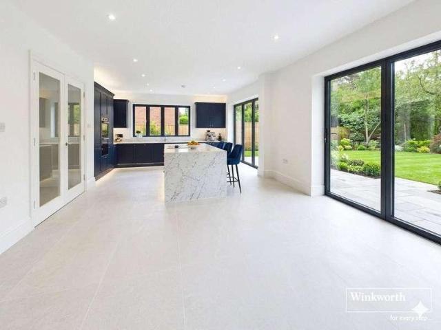 4 bed house for sale