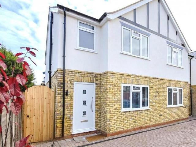 4 bed house for sale