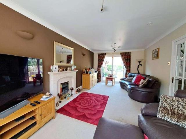 4 bed house for sale