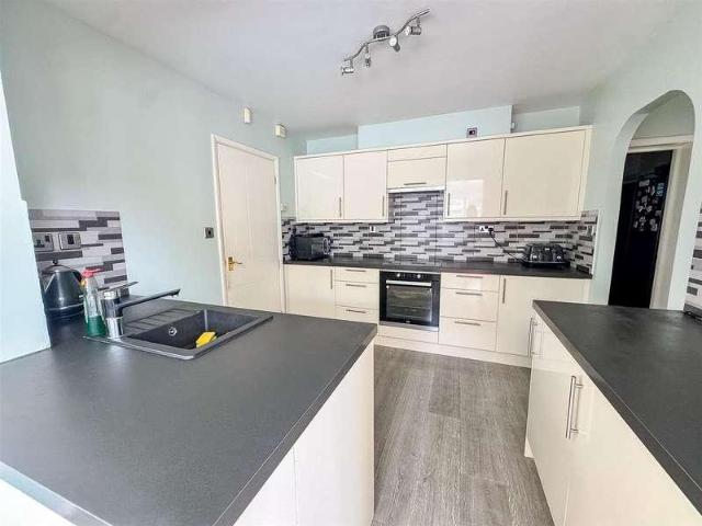 4 bed house for sale