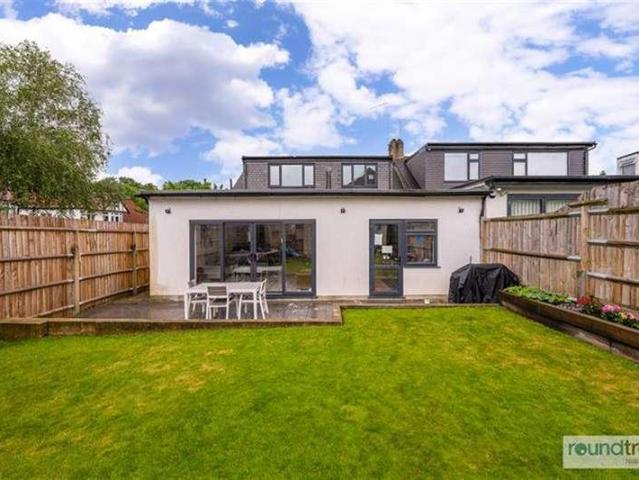 4 bed house for sale