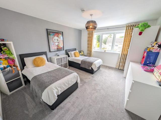 4 bed house for sale