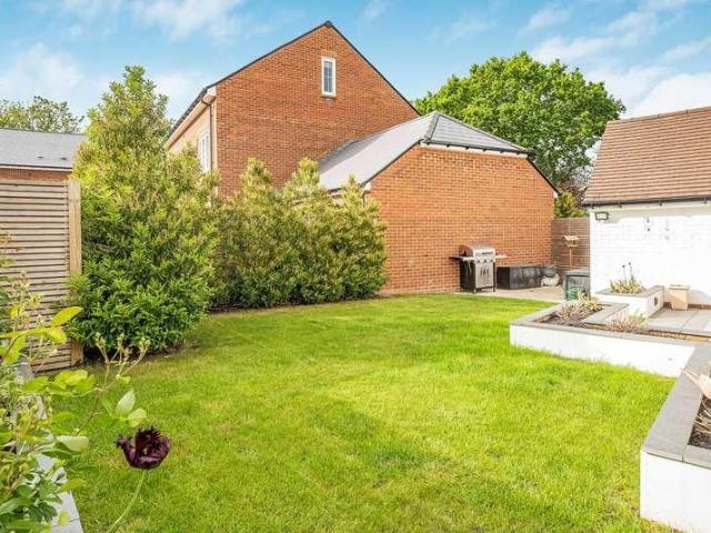 4 bed house for sale
