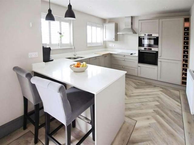 4 bed house for sale