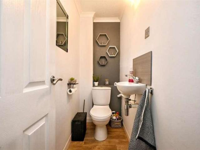 4 bed house for sale