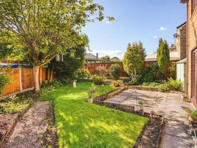 4 bed house for sale
